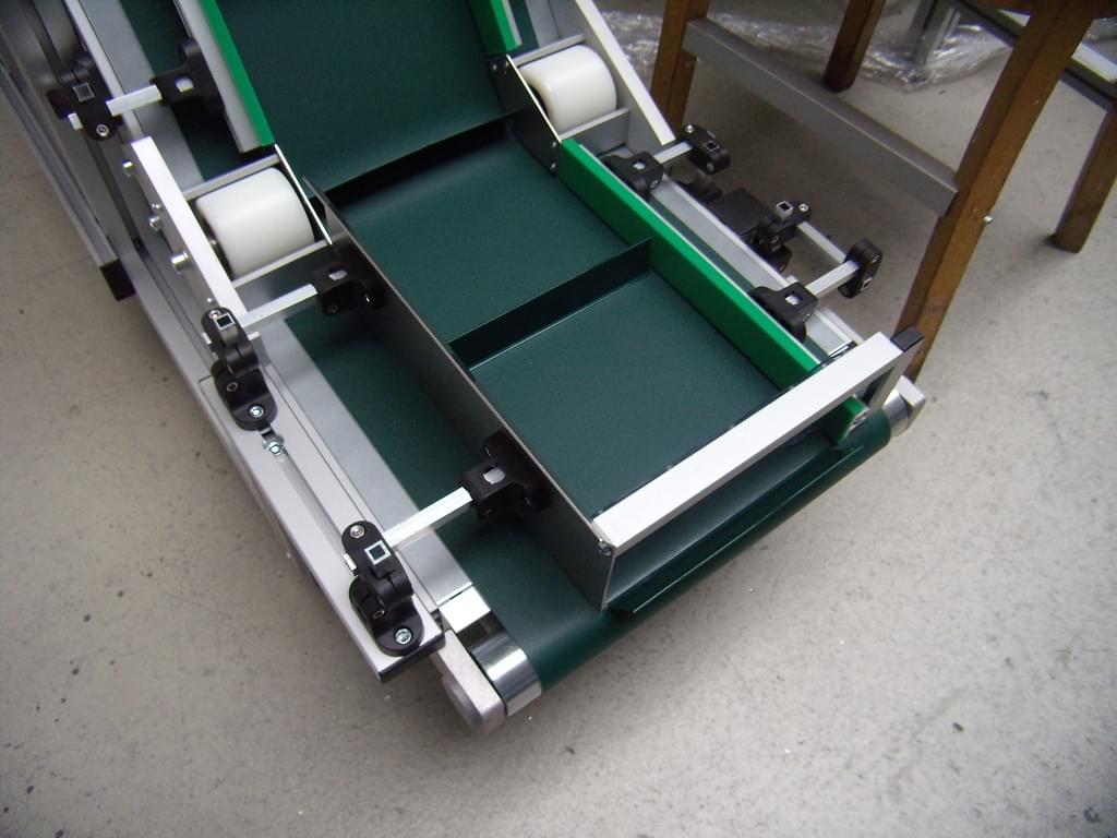 Angled belt conveyors | ALUTEC KK s.r.o.